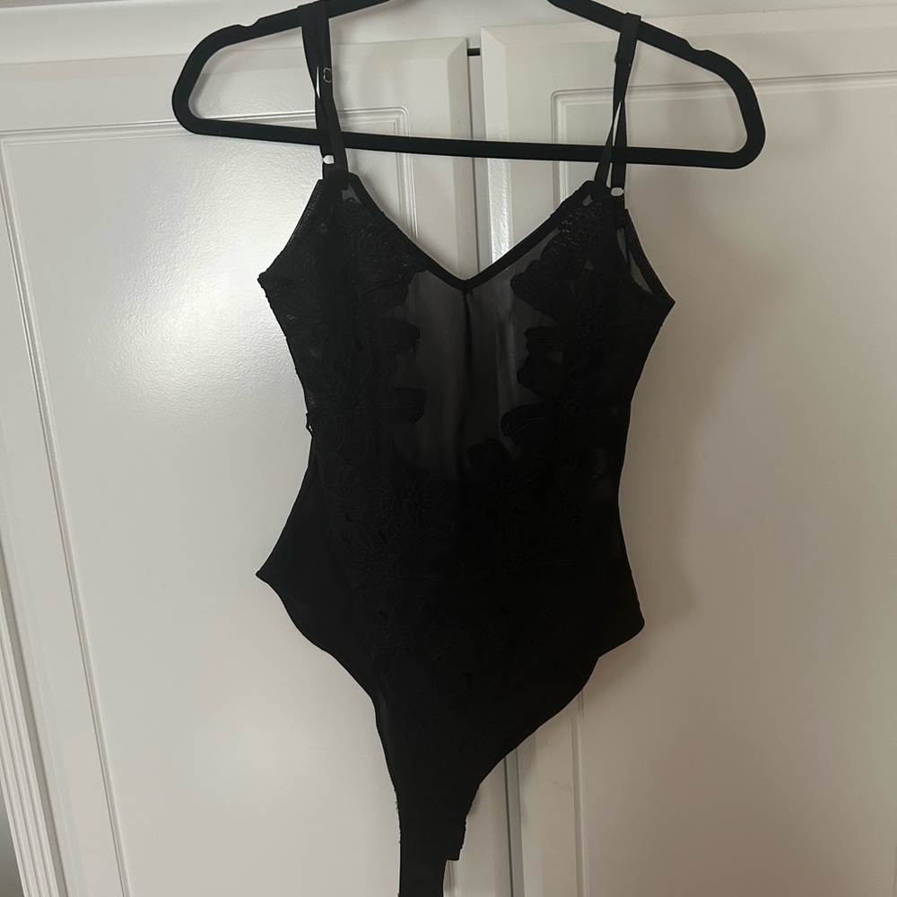 Akira Low Back Mesh Lace Bodysuit Size Small - Gem